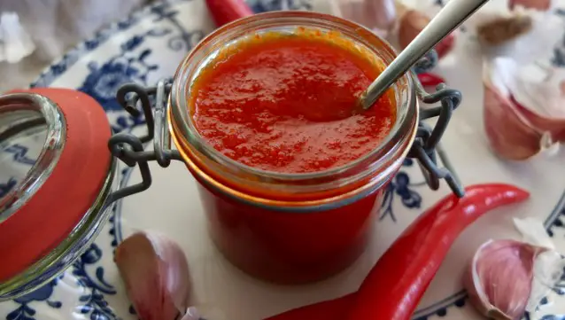 The 5 Best Sriracha Sauce Reviews in 2023 - Fast Food Justice